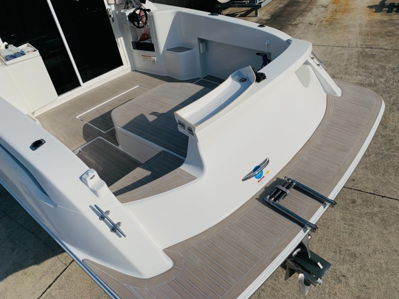 トヨタ PONAM-28Vにフレキシチーク施工のご紹介 | ボート/船舶用チーク調床材｜フレキシチーク